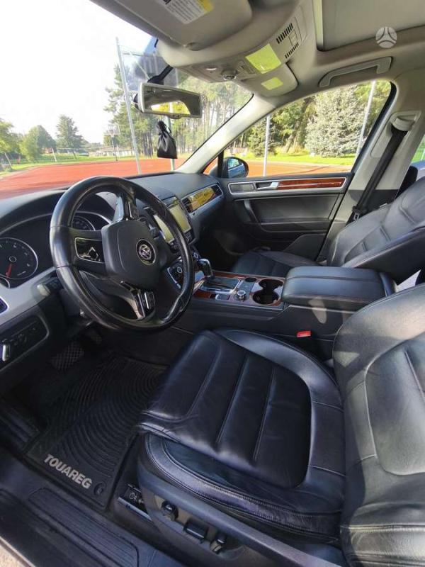 Grey Volkswagen Touareg 2012 in Klaipeda, with an engine capacity of 2.97 L and mileage of 227 thousand km for 9500 €, photo 9 on AUTOMOTO.COM.LV