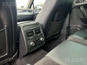 Grey Volkswagen Touareg 2013 in Liepaja, with an engine capacity of 3.00 L and mileage of 229 thousand km for 16750 €, photo 9 on AUTOMOTO.COM.LV