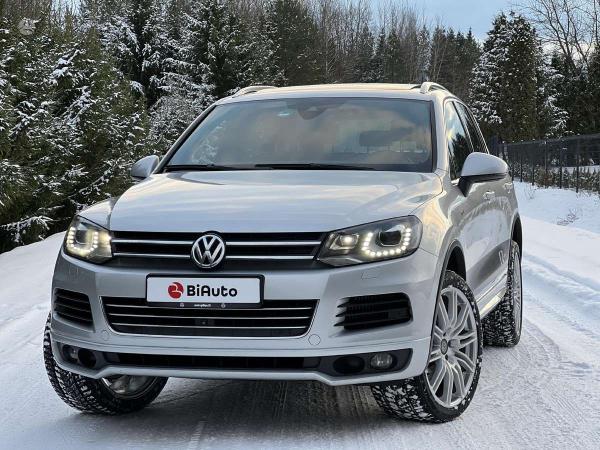 Grey Volkswagen Touareg 2013 in Utena, with an engine capacity of 2.97 L and mileage of 285 thousand km for 11950 €, photo 2 on AUTOMOTO.COM.LV