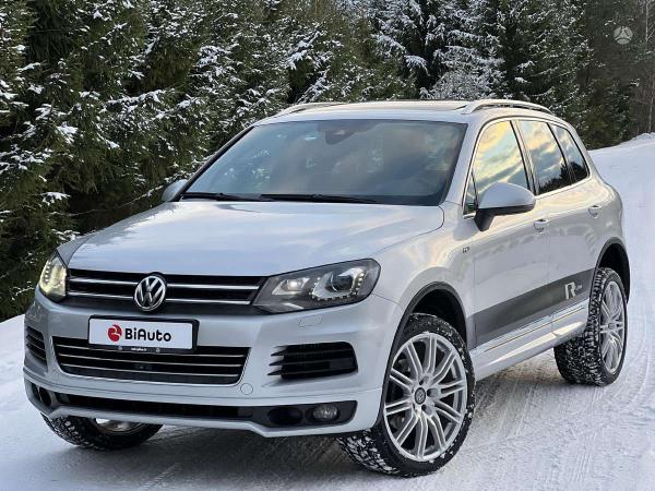 Grey Volkswagen Touareg 2013 in Utena, with an engine capacity of 2.97 L and mileage of 285 thousand km for 11950 €, photo 3 on AUTOMOTO.COM.LV