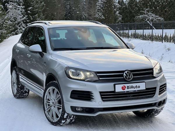 Grey Volkswagen Touareg 2013 in Utena, with an engine capacity of 2.97 L and mileage of 285 thousand km for 11950 €, photo 6 on AUTOMOTO.COM.LV