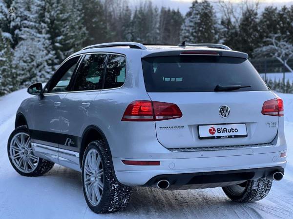 Grey Volkswagen Touareg 2013 in Utena, with an engine capacity of 2.97 L and mileage of 285 thousand km for 11950 €, photo 10 on AUTOMOTO.COM.LV