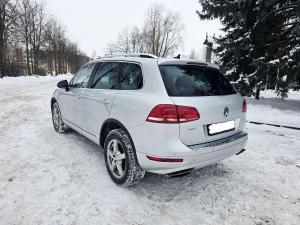 Pelēks Volkswagen Touareg 2013 Panevēža, ar dzinēja tilpumu 2.97 L un nobraukumu 302 tūkst. km par 11300 €, foto 2 vietnē AUTOMOTO.COM.LV