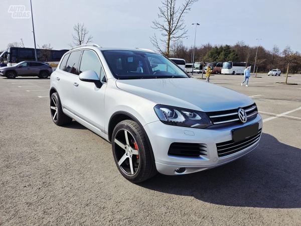 Grey Volkswagen Touareg 2013 in Panevezys, with an engine capacity of 3.00 L and mileage of 306 thousand km for 10900 €, photo 5 on AUTOMOTO.COM.LV