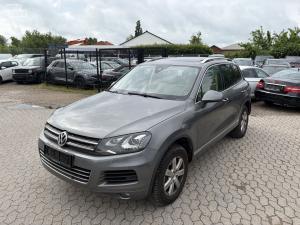 Pelēks Volkswagen Touareg 2013 Viļņa, ar dzinēja tilpumu 3.00 L un nobraukumu 116 tūkst. km par 15999 €, foto  vietnē AUTOMOTO.COM.LV