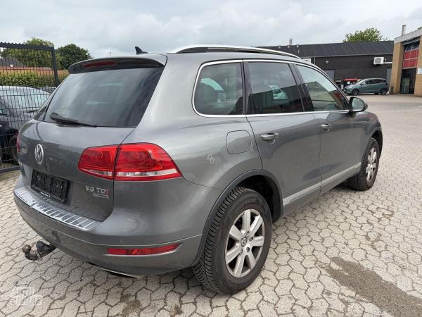 Grey Volkswagen Touareg 2013 in Vilnius, with an engine capacity of 3.00 L and mileage of 116 thousand km for 15999 €, photo 4 on AUTOMOTO.COM.LV