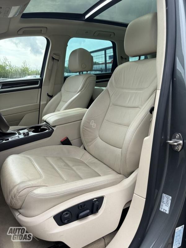 Grey Volkswagen Touareg 2013 in Vilnius, with an engine capacity of 3.00 L and mileage of 116 thousand km for 15999 €, photo 6 on AUTOMOTO.COM.LV