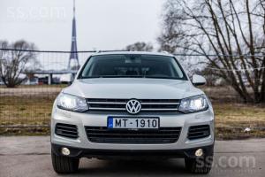 Pelēks Volkswagen Touareg 2013 Rīga, ar dzinēja tilpumu 3.00 L un nobraukumu 457 tūkst. km par 9990 €, foto 4 vietnē AUTOMOTO.COM.LV
