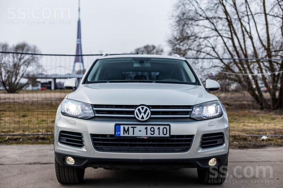 Pelēks Volkswagen Touareg 2013 Rīga, ar dzinēja tilpumu 3.00 L un nobraukumu 457 tūkst. km par 9990 €, foto 4 vietnē AUTOMOTO.COM.LV