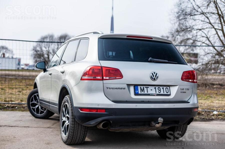 Pelēks Volkswagen Touareg 2013 Rīga, ar dzinēja tilpumu 3.00 L un nobraukumu 457 tūkst. km par 9990 €, foto 7 vietnē AUTOMOTO.COM.LV