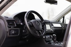 Pelēks Volkswagen Touareg 2013 Rīga, ar dzinēja tilpumu 3.00 L un nobraukumu 457 tūkst. km par 9990 €, foto 13 vietnē AUTOMOTO.COM.LV