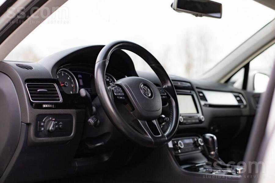 Pelēks Volkswagen Touareg 2013 Rīga, ar dzinēja tilpumu 3.00 L un nobraukumu 457 tūkst. km par 9990 €, foto 13 vietnē AUTOMOTO.COM.LV