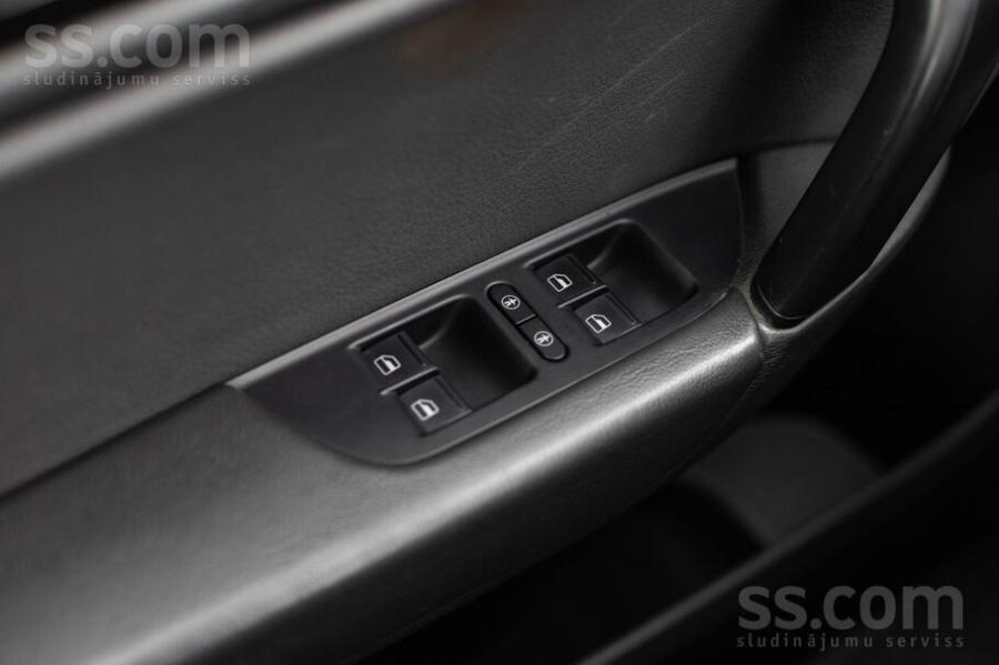Pelēks Volkswagen Touareg 2013 Rīga, ar dzinēja tilpumu 3.00 L un nobraukumu 457 tūkst. km par 9990 €, foto 14 vietnē AUTOMOTO.COM.LV