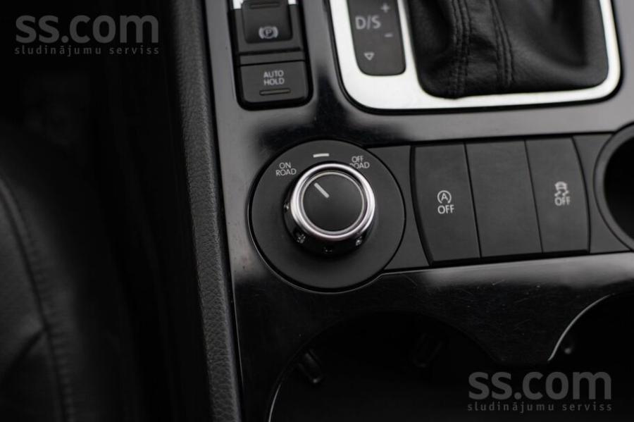 Pelēks Volkswagen Touareg 2013 Rīga, ar dzinēja tilpumu 3.00 L un nobraukumu 457 tūkst. km par 9990 €, foto 22 vietnē AUTOMOTO.COM.LV
