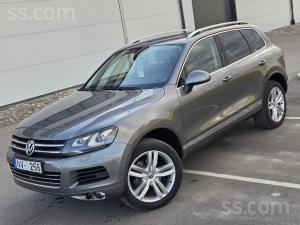 Grey Volkswagen Touareg 2013 in Daugavpils, with an engine capacity of 3.00 L and mileage of 215 thousand km for 14990 €, photo  on AUTOMOTO.COM.LV
