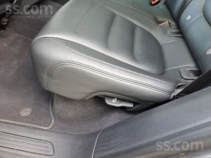 Grey Volkswagen Touareg 2013 in Daugavpils, with an engine capacity of 3.00 L and mileage of 215 thousand km for 14990 €, photo 14 on AUTOMOTO.COM.LV