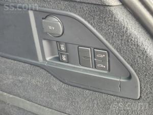 Grey Volkswagen Touareg 2013 in Daugavpils, with an engine capacity of 3.00 L and mileage of 215 thousand km for 14990 €, photo 18 on AUTOMOTO.COM.LV