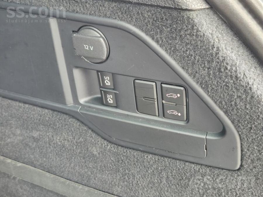 Grey Volkswagen Touareg 2013 in Daugavpils, with an engine capacity of 3.00 L and mileage of 215 thousand km for 14990 €, photo 18 on AUTOMOTO.COM.LV
