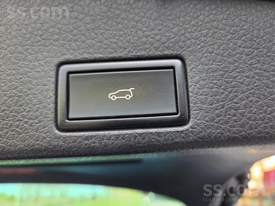 Grey Volkswagen Touareg 2013 in Daugavpils, with an engine capacity of 3.00 L and mileage of 215 thousand km for 14990 €, photo 19 on AUTOMOTO.COM.LV