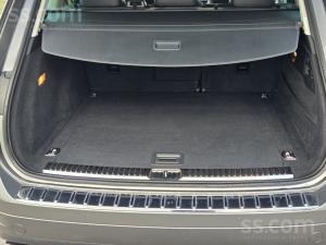 Grey Volkswagen Touareg 2013 in Daugavpils, with an engine capacity of 3.00 L and mileage of 215 thousand km for 14990 €, photo 20 on AUTOMOTO.COM.LV