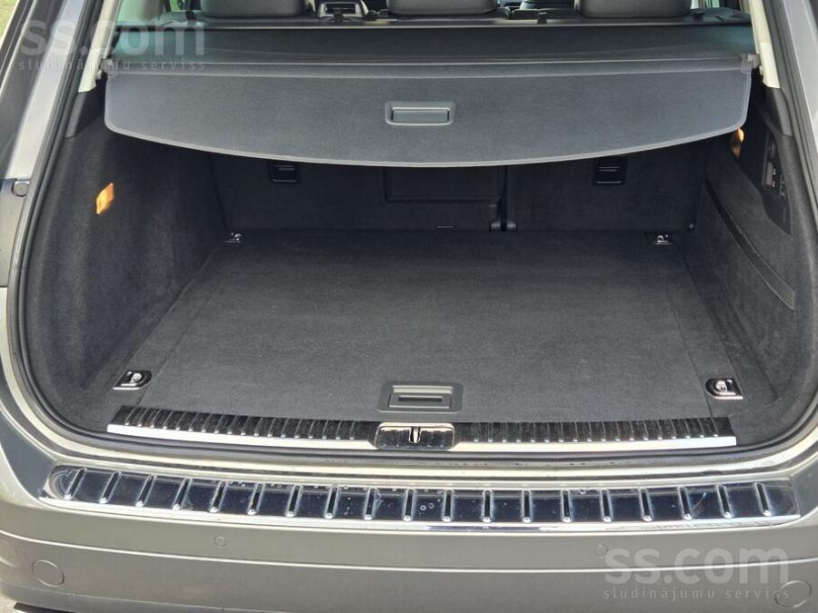 Grey Volkswagen Touareg 2013 in Daugavpils, with an engine capacity of 3.00 L and mileage of 215 thousand km for 14990 €, photo 20 on AUTOMOTO.COM.LV