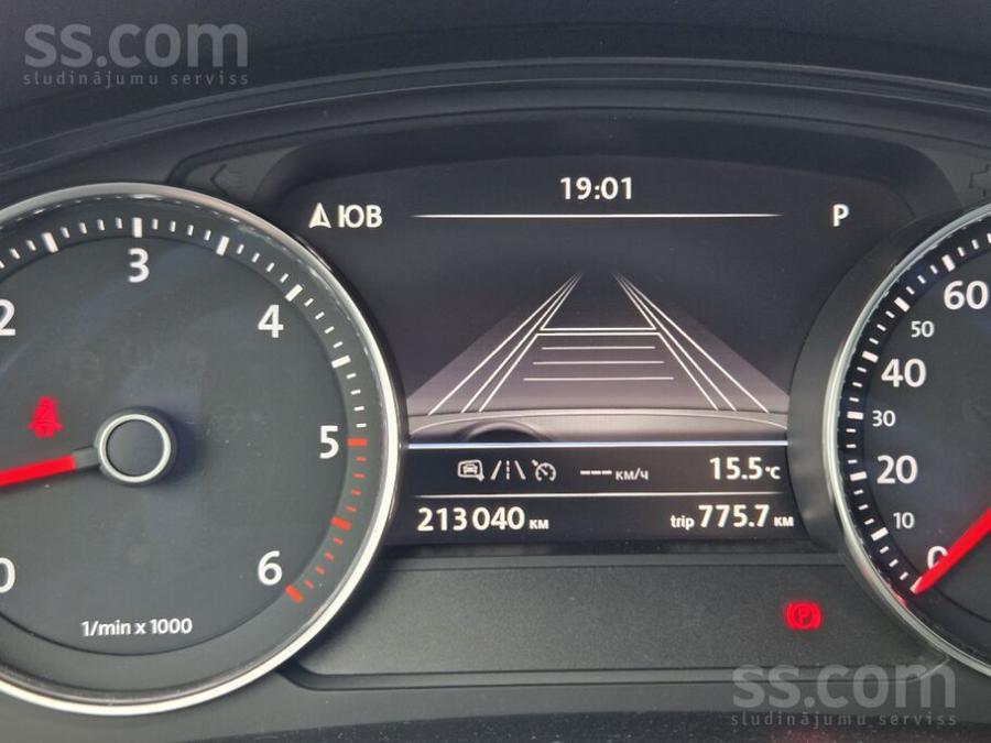 Grey Volkswagen Touareg 2013 in Daugavpils, with an engine capacity of 3.00 L and mileage of 215 thousand km for 14990 €, photo 24 on AUTOMOTO.COM.LV