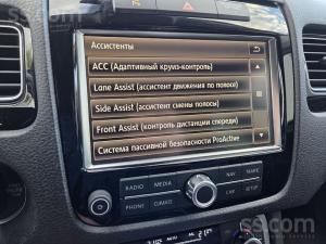 Grey Volkswagen Touareg 2013 in Daugavpils, with an engine capacity of 3.00 L and mileage of 215 thousand km for 14990 €, photo 27 on AUTOMOTO.COM.LV