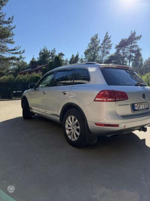 Pelēks Volkswagen Touareg 2013 Viļņa, ar dzinēja tilpumu 3.60 L un nobraukumu 294 tūkst. km par 8950 €, foto 6 vietnē AUTOMOTO.COM.LV