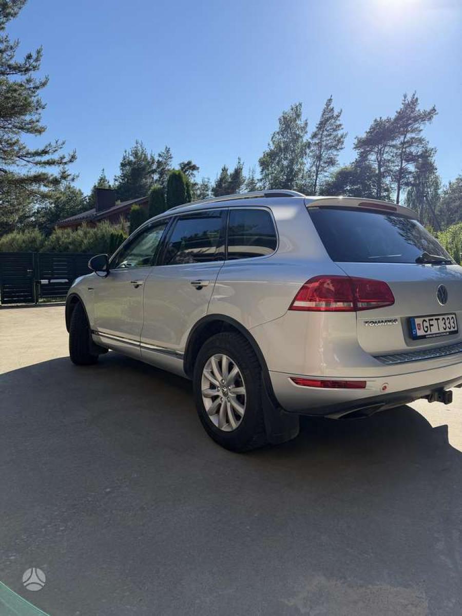 Pelēks Volkswagen Touareg 2013 Viļņa, ar dzinēja tilpumu 3.60 L un nobraukumu 294 tūkst. km par 8950 €, foto 6 vietnē AUTOMOTO.COM.LV