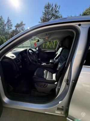 Pelēks Volkswagen Touareg 2013 Viļņa, ar dzinēja tilpumu 3.60 L un nobraukumu 294 tūkst. km par 8950 €, foto 8 vietnē AUTOMOTO.COM.LV