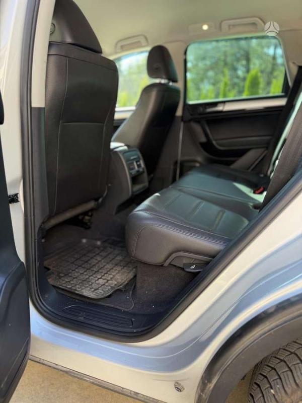Pelēks Volkswagen Touareg 2013 Viļņa, ar dzinēja tilpumu 3.60 L un nobraukumu 294 tūkst. km par 8950 €, foto 8 vietnē AUTOMOTO.COM.LV