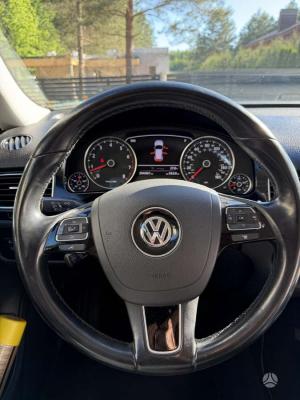 Pelēks Volkswagen Touareg 2013 Viļņa, ar dzinēja tilpumu 3.60 L un nobraukumu 294 tūkst. km par 8950 €, foto 14 vietnē AUTOMOTO.COM.LV
