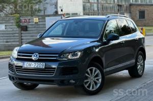 Grey Volkswagen Touareg 2013 in Jelgava, with an engine capacity of 3.60 L and mileage of 217 thousand km for 13800 €, photo 3 on AUTOMOTO.COM.LV