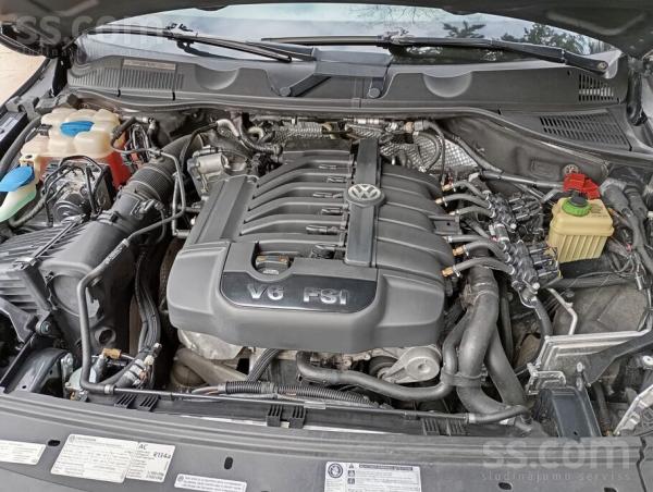 Grey Volkswagen Touareg 2013 in Daugavpils, with an engine capacity of 3.60 L and mileage of 90 thousand km for 16900 €, photo 9 on AUTOMOTO.COM.LV