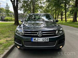 Pelēks Volkswagen Touareg 2013 Rīga, ar dzinēja tilpumu 3.00 L un nobraukumu 268 tūkst. km par 10500 €, foto  vietnē AUTOMOTO.COM.LV