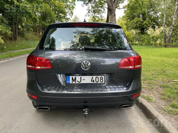 Grey Volkswagen Touareg 2013 in Riga, with an engine capacity of 3.00 L and mileage of 268 thousand km for 10500 €, photo 5 on AUTOMOTO.COM.LV