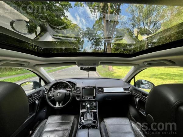 Grey Volkswagen Touareg 2013 in Riga, with an engine capacity of 3.00 L and mileage of 268 thousand km for 10500 €, photo 8 on AUTOMOTO.COM.LV