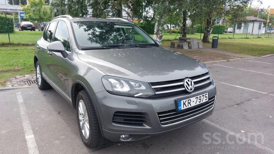 Grey Volkswagen Touareg 2013 in Riga, with an engine capacity of 3.00 L and mileage of 300 thousand km for 7700 €, photo 1 on AUTOMOTO.COM.LV