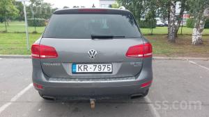 Grey Volkswagen Touareg 2013 in Riga, with an engine capacity of 3.00 L and mileage of 300 thousand km for 7700 €, photo 5 on AUTOMOTO.COM.LV