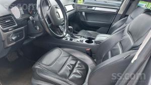 Grey Volkswagen Touareg 2013 in Riga, with an engine capacity of 3.00 L and mileage of 300 thousand km for 7700 €, photo 8 on AUTOMOTO.COM.LV
