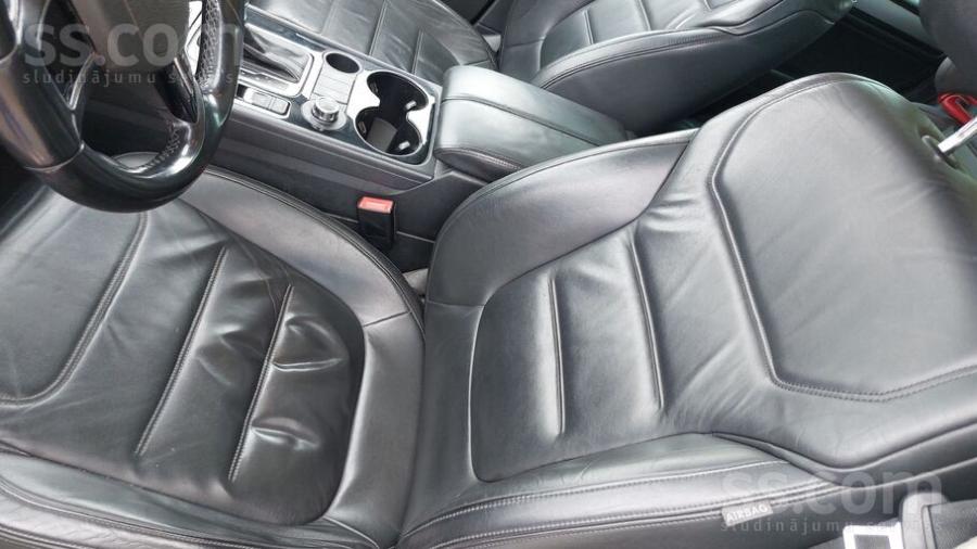 Grey Volkswagen Touareg 2013 in Riga, with an engine capacity of 3.00 L and mileage of 300 thousand km for 7700 €, photo 9 on AUTOMOTO.COM.LV