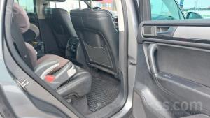 Grey Volkswagen Touareg 2013 in Riga, with an engine capacity of 3.00 L and mileage of 300 thousand km for 7700 €, photo 11 on AUTOMOTO.COM.LV