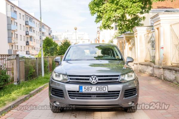 Pelēks Volkswagen Touareg 2013 Tallina, ar dzinēja tilpumu 3.00 L un nobraukumu 263 tūkst. km par 12900 €, foto 5 vietnē AUTOMOTO.COM.LV