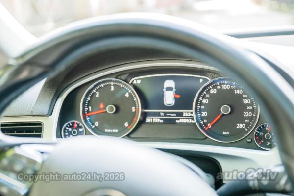 Pelēks Volkswagen Touareg 2013 Tallina, ar dzinēja tilpumu 3.00 L un nobraukumu 263 tūkst. km par 12900 €, foto 10 vietnē AUTOMOTO.COM.LV