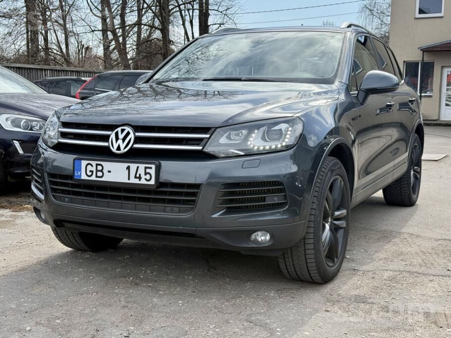 Pelēks Volkswagen Touareg 2013 Rīga, ar dzinēja tilpumu 3.00 L un nobraukumu 0 tūkst. km par 10600 €, foto 3 vietnē AUTOMOTO.COM.LV