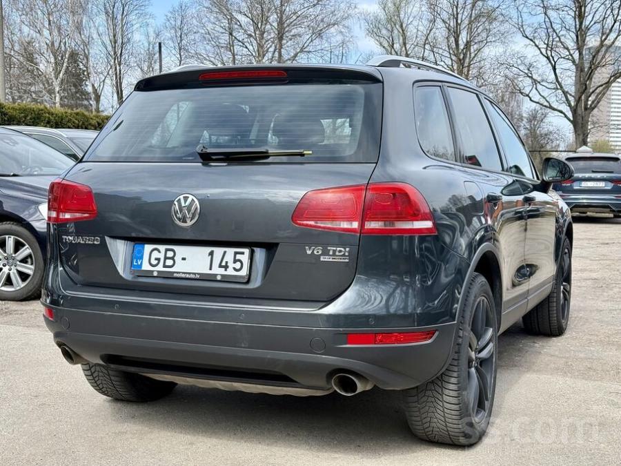 Pelēks Volkswagen Touareg 2013 Rīga, ar dzinēja tilpumu 3.00 L un nobraukumu 0 tūkst. km par 10600 €, foto 5 vietnē AUTOMOTO.COM.LV