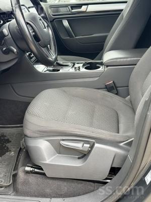 Pelēks Volkswagen Touareg 2013 Rīga, ar dzinēja tilpumu 3.00 L un nobraukumu 0 tūkst. km par 10600 €, foto 6 vietnē AUTOMOTO.COM.LV