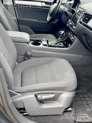 Pelēks Volkswagen Touareg 2013 Rīga, ar dzinēja tilpumu 3.00 L un nobraukumu 0 tūkst. km par 10600 €, foto 7 vietnē AUTOMOTO.COM.LV