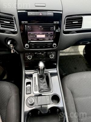 Pelēks Volkswagen Touareg 2013 Rīga, ar dzinēja tilpumu 3.00 L un nobraukumu 0 tūkst. km par 10600 €, foto 8 vietnē AUTOMOTO.COM.LV