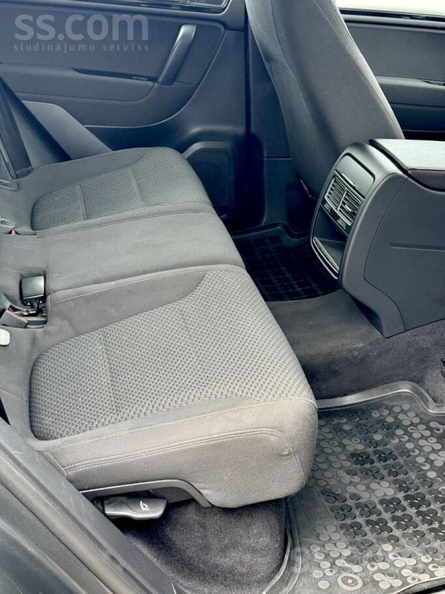 Pelēks Volkswagen Touareg 2013 Rīga, ar dzinēja tilpumu 3.00 L un nobraukumu 0 tūkst. km par 10600 €, foto 10 vietnē AUTOMOTO.COM.LV